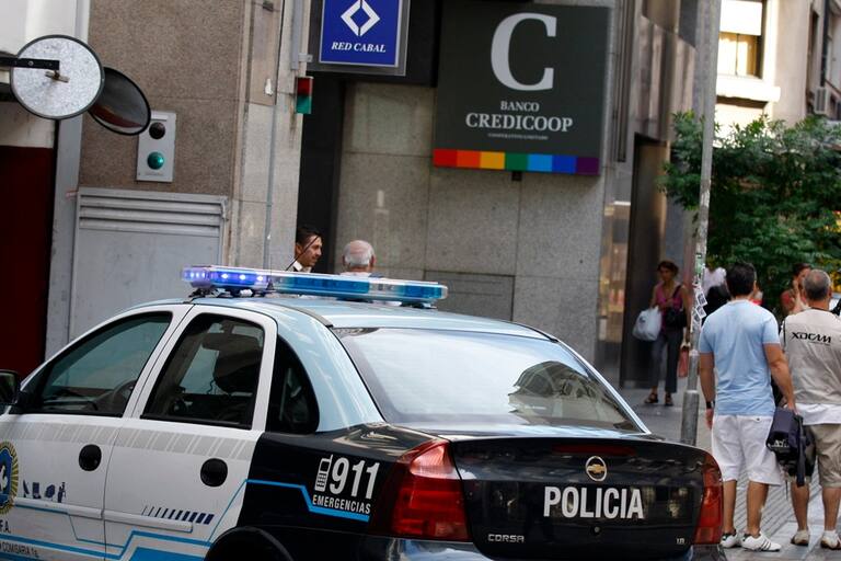 Confuso Y Fallido Golpe Comando A Un Banco En Plena City Porteña La