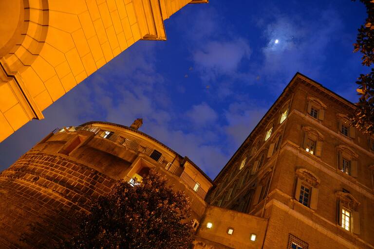 Congelan Cuentas De Dos Ex Directivos Del Banco Del Vaticano Acusados
