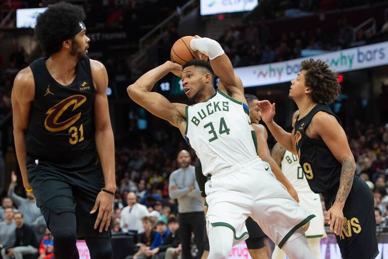 Antetokounmpo Firma 34 Puntos Bucks Derrotan 119 111 A Cavaliers La