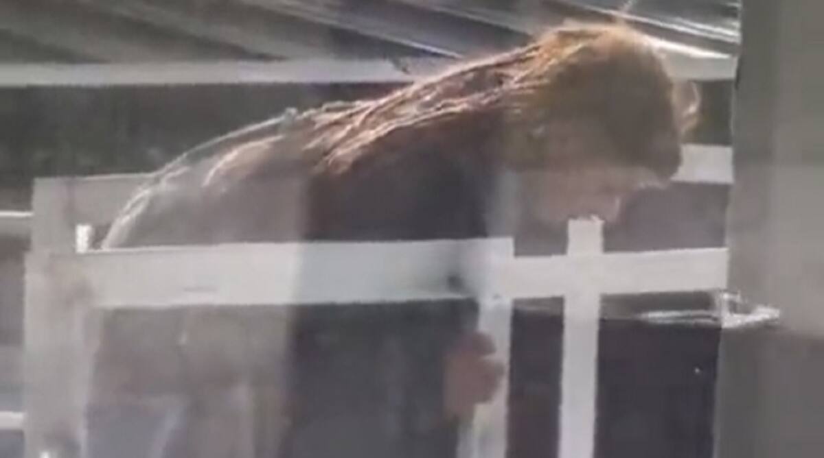 Una joven accedió al balcón de la torre de control de Aeroparque y ... Una joven accedió al balcón de la torre de control de Aeroparque y ...