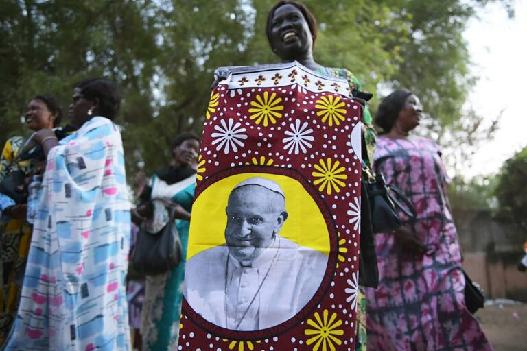 El Papa viaja mañana a África para pedir paz en dos países marcados por ... El Papa viaja mañana a África para pedir paz en dos países marcados por ...